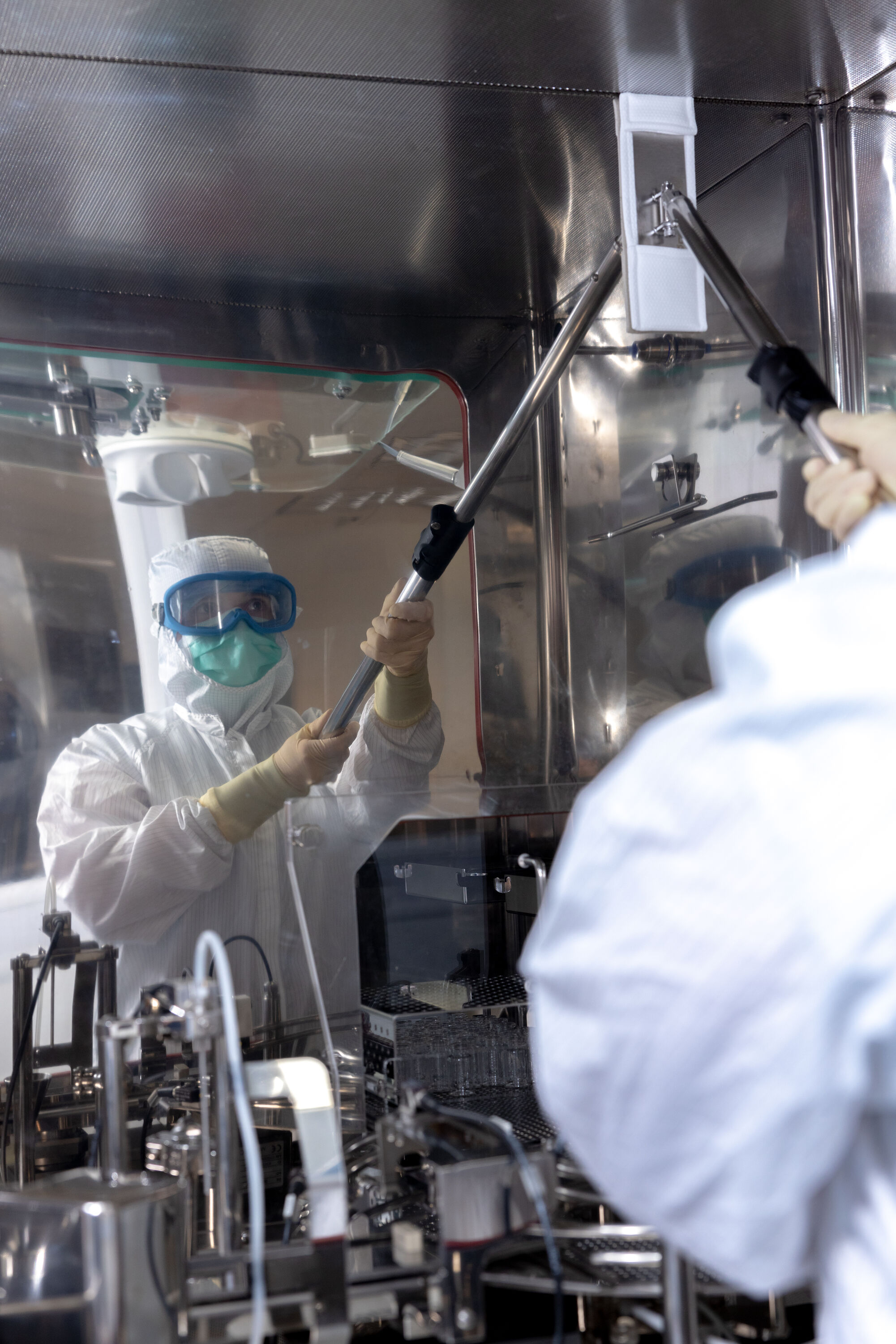 Medical Device Manufacturing Cleaning Solutions | Contec Cleanroom